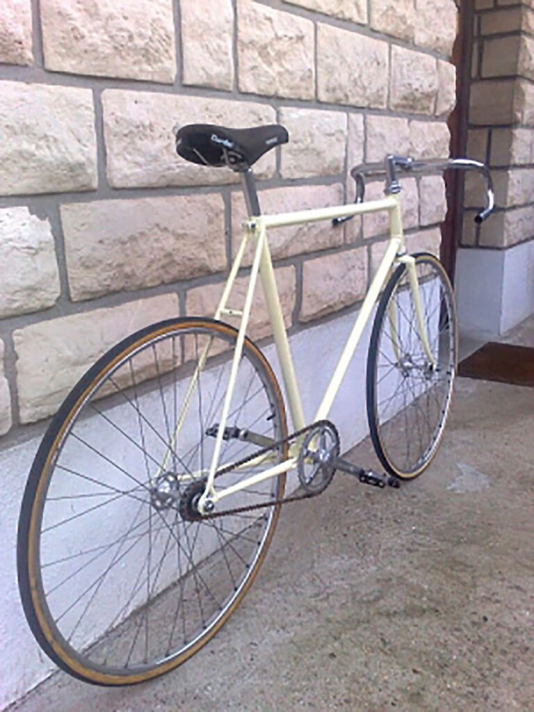 Fixie Gitane blanc crème de Yannick sur Le Vélo Urbain.com