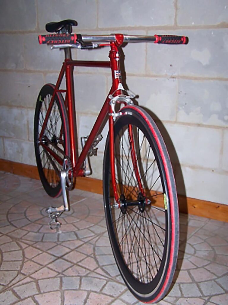 Le fixie Motobécane rouge de Guillaume sur Le Vélo Urbain.com