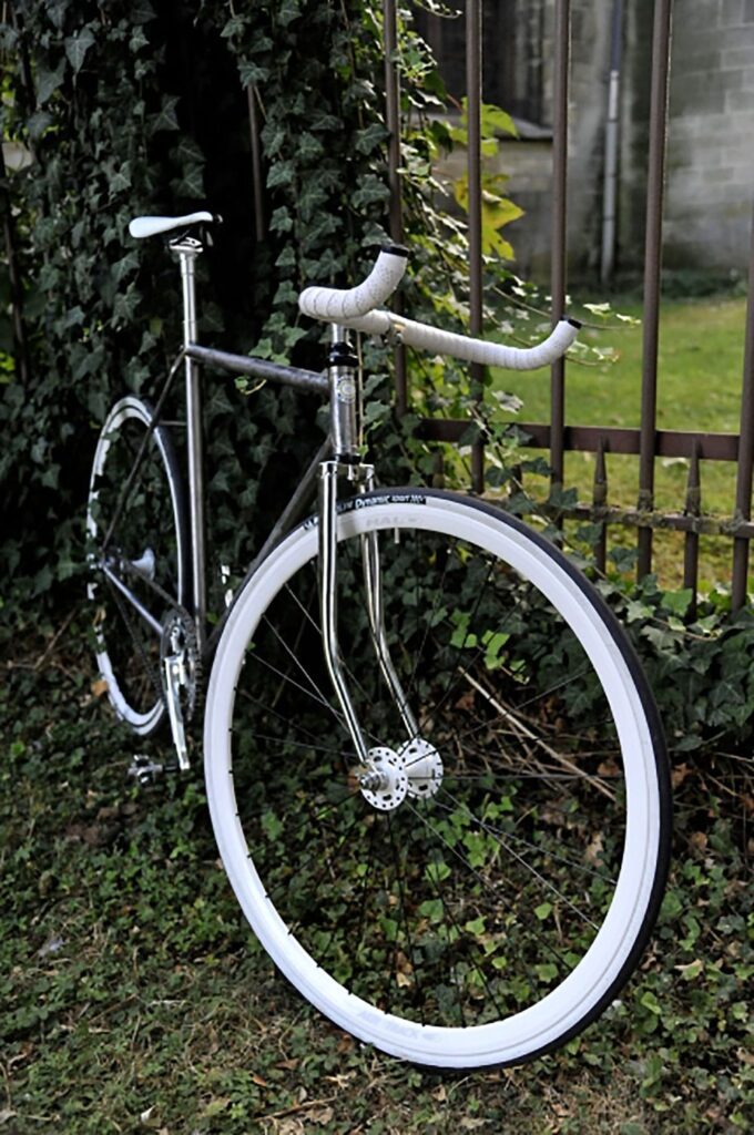 Le montage d'un fixie sur base de Motobécane par Matthieu sur Le Vélo ...