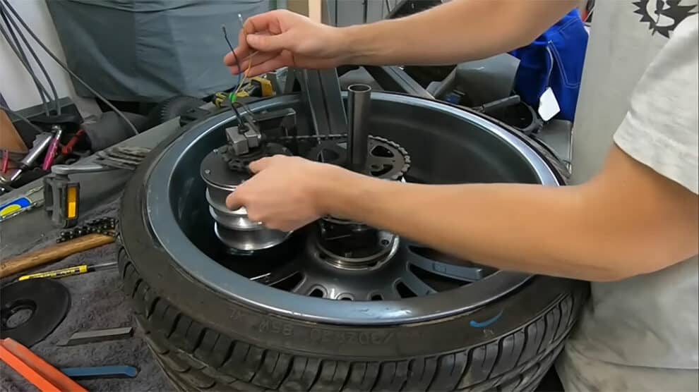 Il fabrique un vélo électrique Mercedes inédit sur Le Vélo Urbain